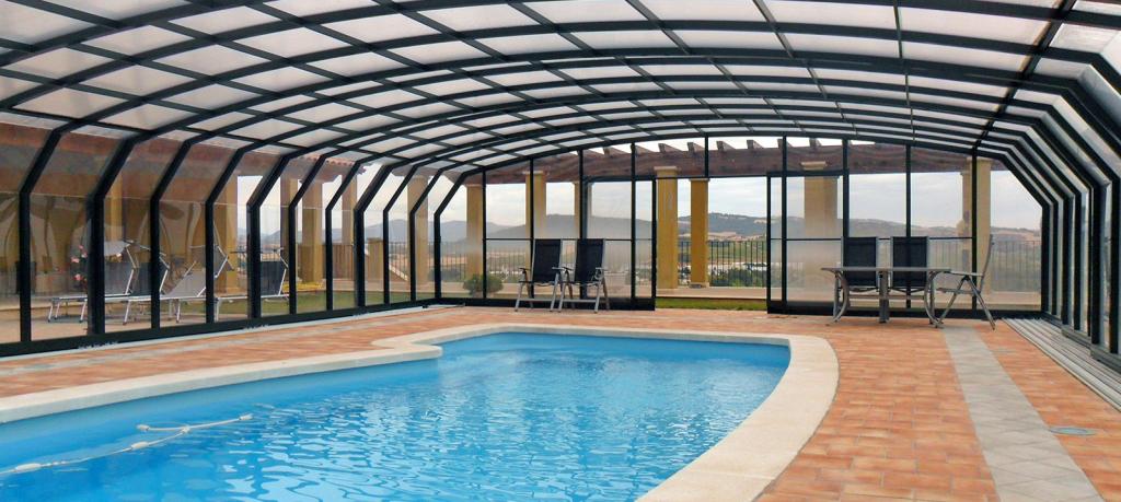 Retractable Enclosures | Casey's All American Pool Company